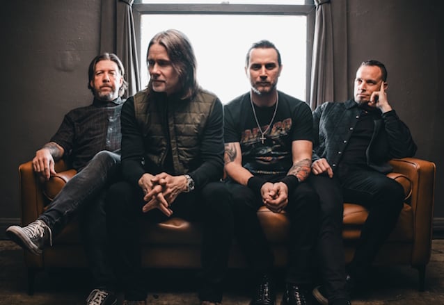 Alter Bridge: "Playing Aces" y los detalles de su álbum homónimo